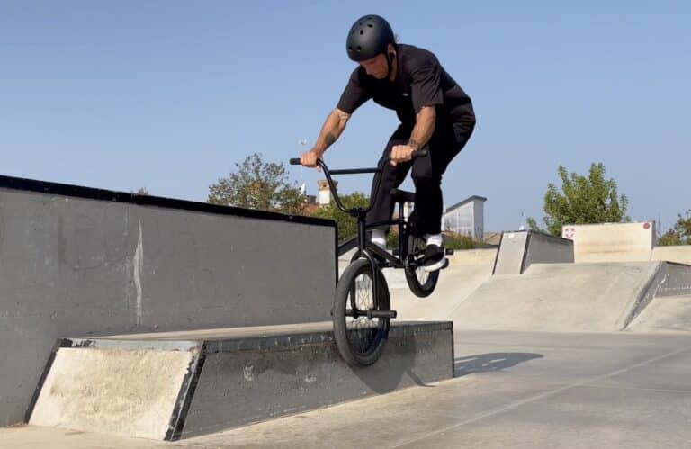 How To Smith Grind On A BMX (6 Steps!) - The BMX Dude