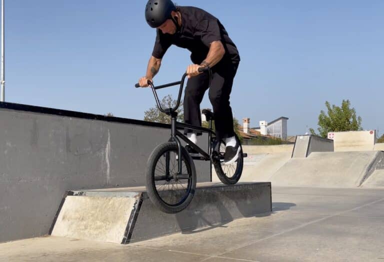 How To Smith Grind On A BMX (6 Steps!) - The BMX Dude