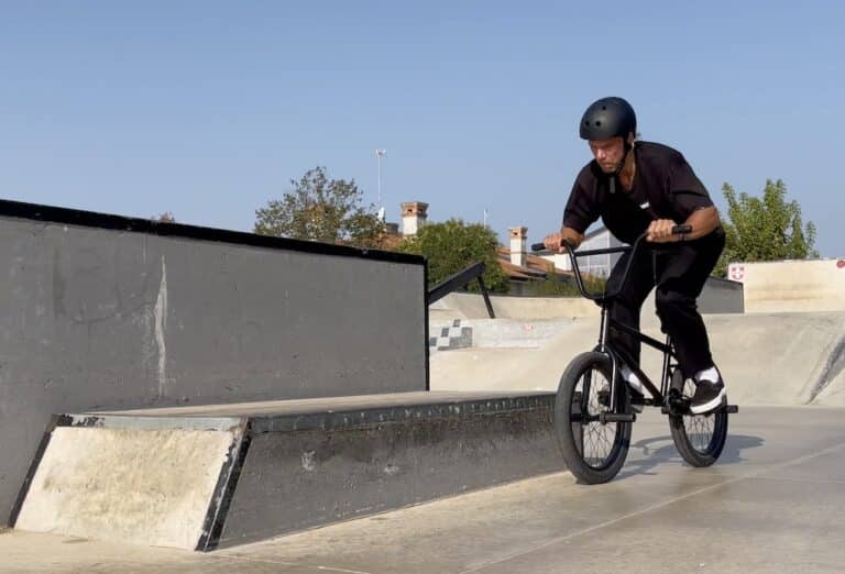 How To Smith Grind On A BMX (6 Steps!) - The BMX Dude