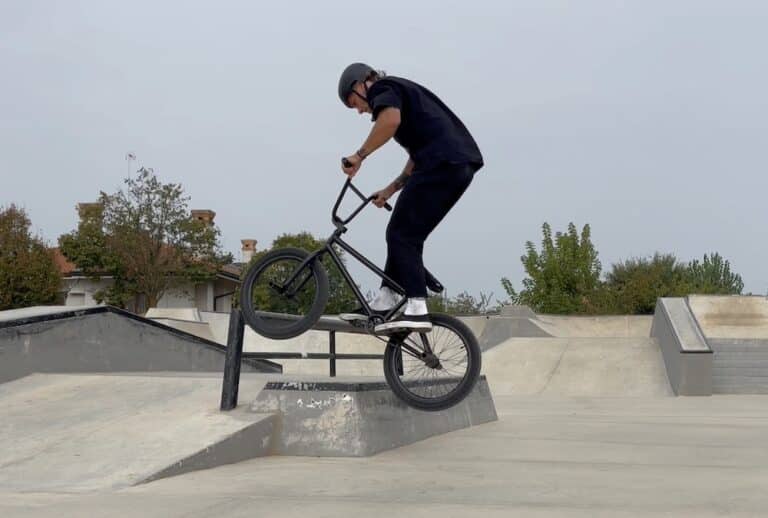 How To Feeble Grind Easy 180 On A BMX! - The BMX Dude